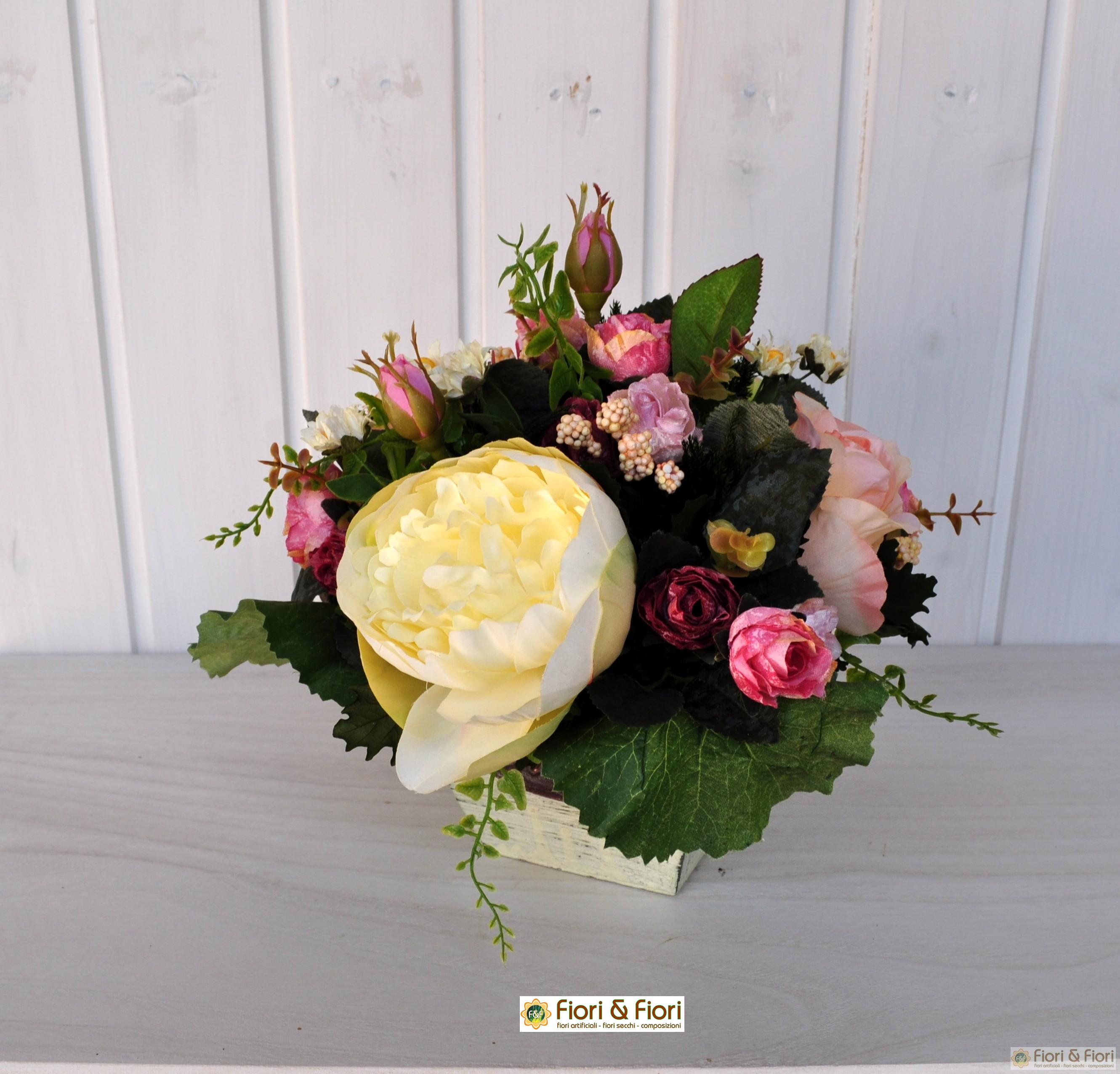 Composizioni con fiori finti per decorazioni di interni Composizioni con fiori finti per decorazioni di interni